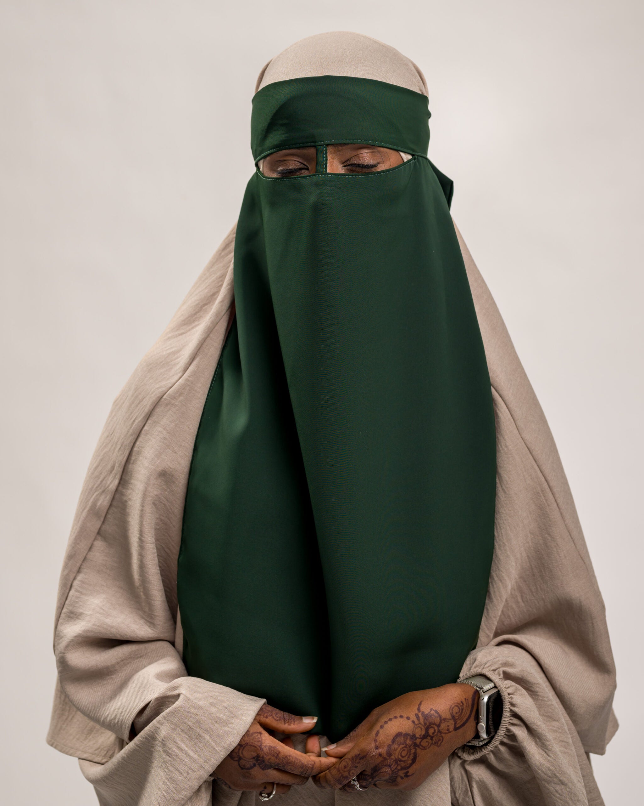 Tie-back niqab Luxe Performance Emerald – SOTRA